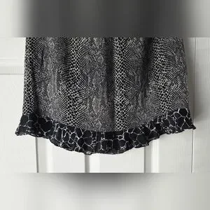 Sunny Leigh | Skirts | Sunny Leigh 0 Silk Black And White Patterned ...